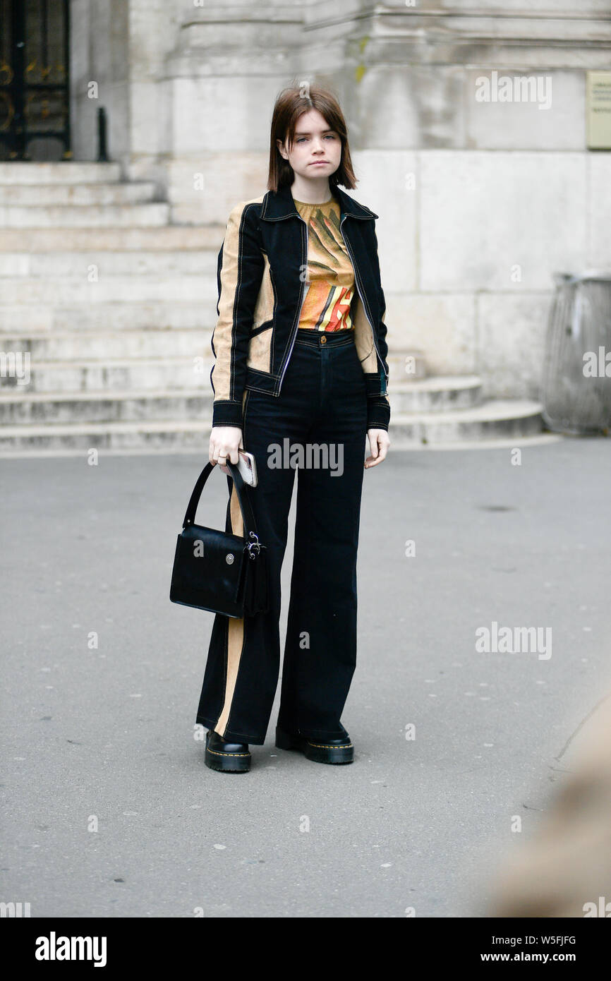 Paris Fashion Week Womenswear Fall/Winter 2019/2020 street snap in ...