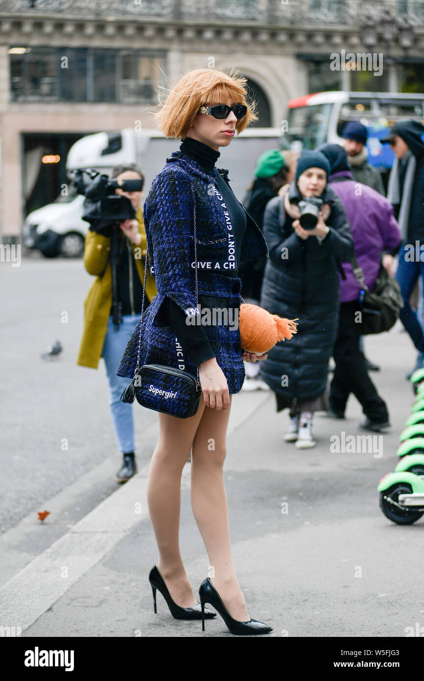 Paris Fashion Week Womenswear Fall/Winter 2019/2020 street snap in ...