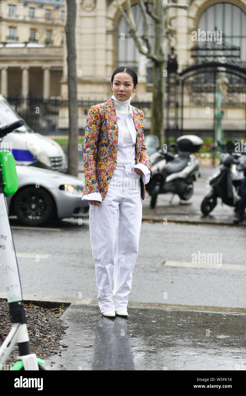 Paris Fashion Week Womenswear Fall/Winter 2019/2020 street snap in ...