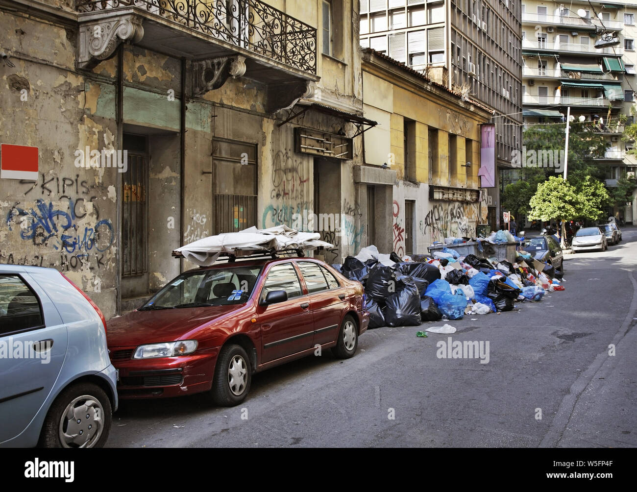 Garbage on street hi-res stock photography and images - Alamy
