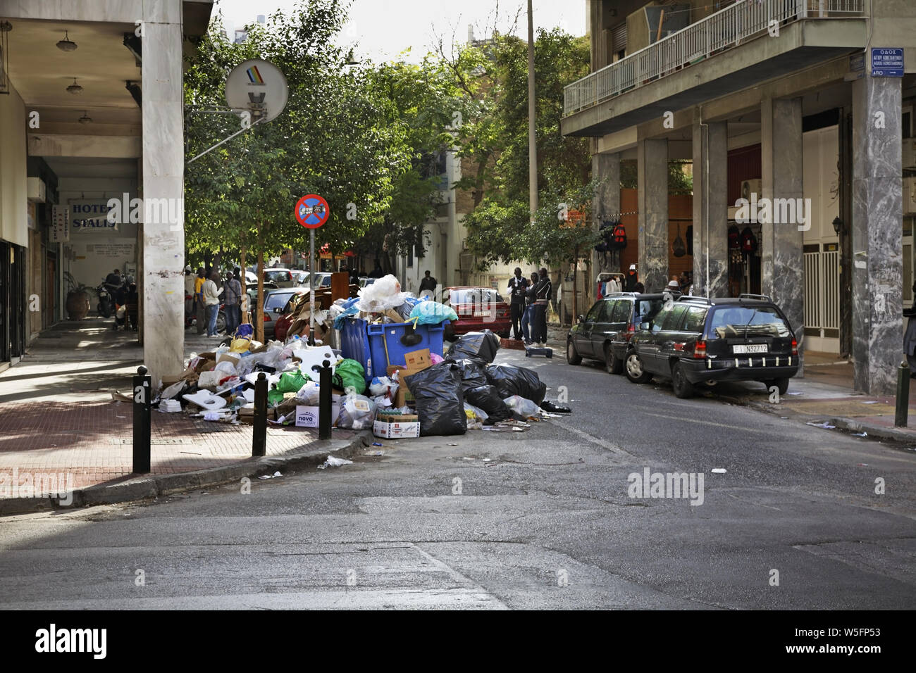 Garbage service on strike hi-res stock photography and images - Alamy
