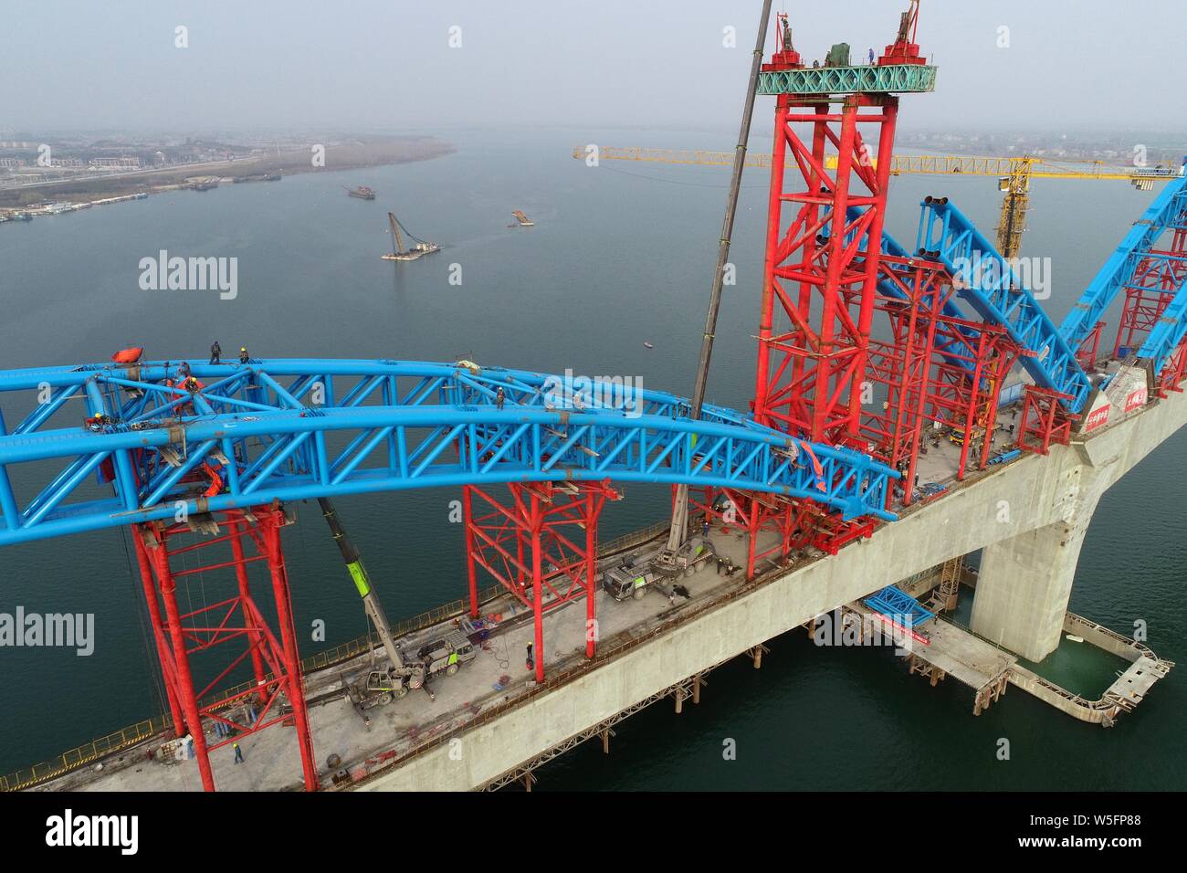 The Cuijiaying Hanjiang River Bridge of Wuhan-Shiyan high-speed railway ...