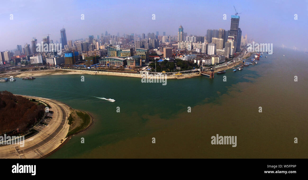 The sandy Yangtze River meets the clean Hanjiang River at the Dragon ...