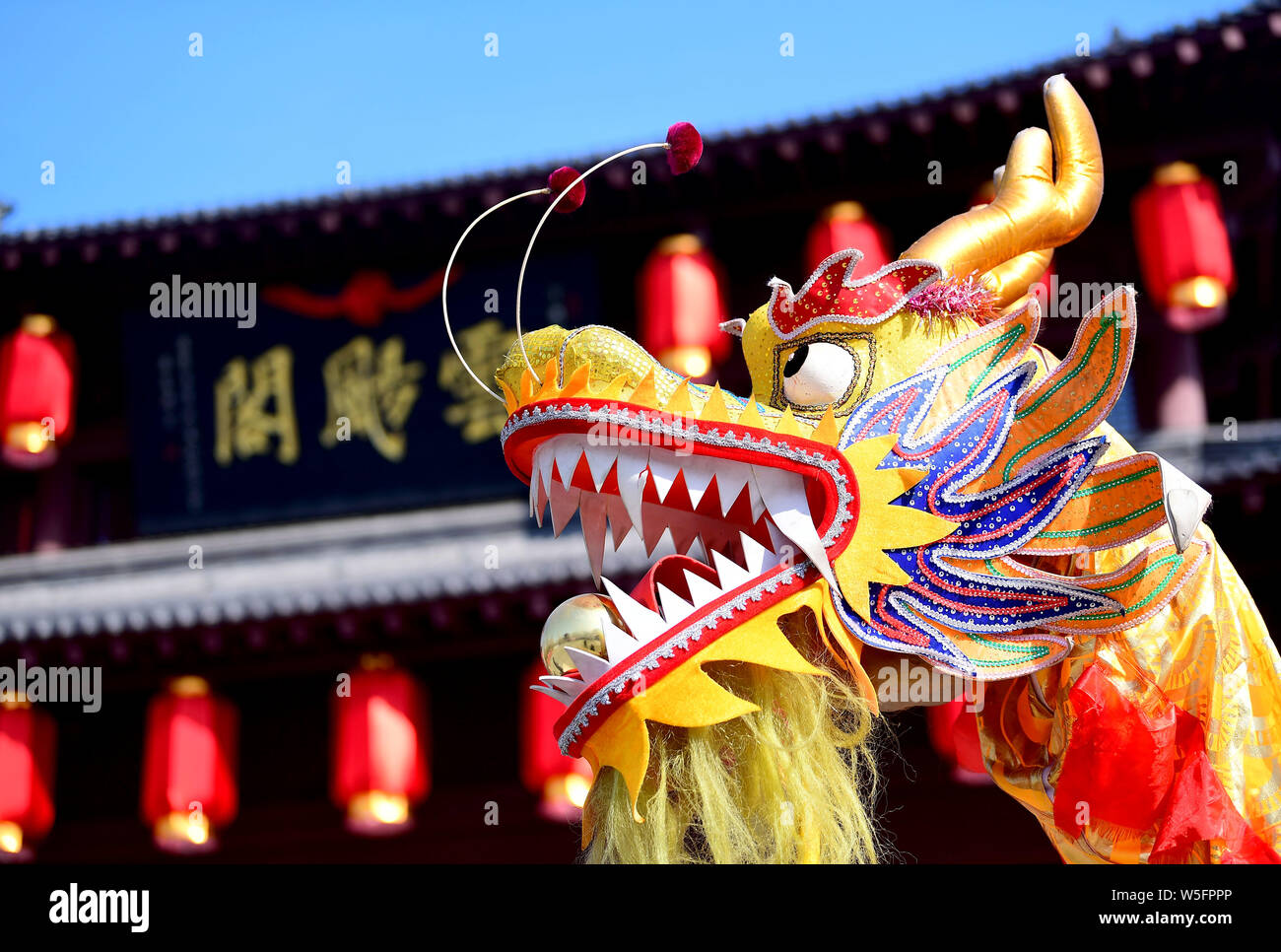 Chinese entertainers perform dragon dance to celebrate the Longtaitou ...