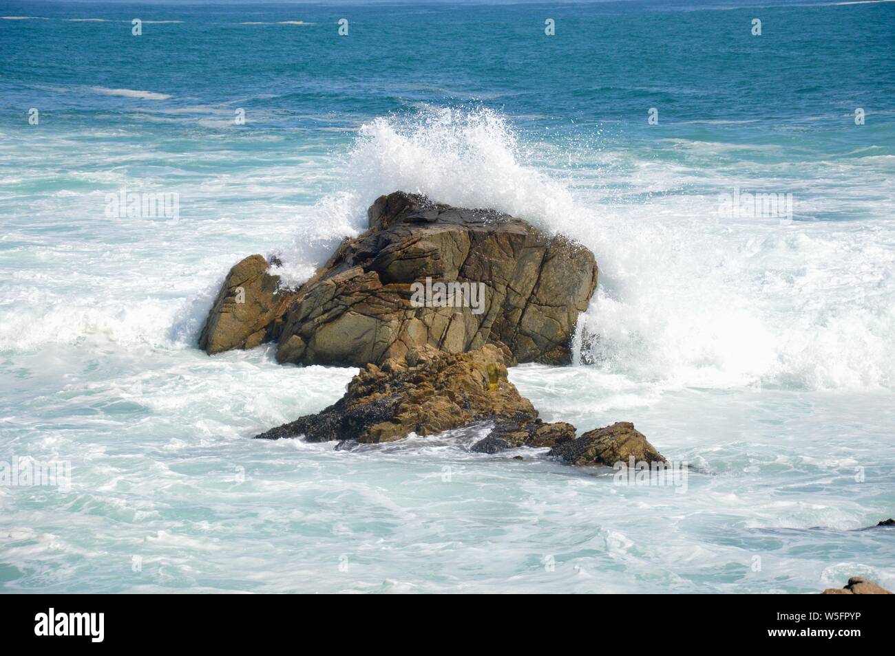 Mighty waves hi-res stock photography and images - Alamy