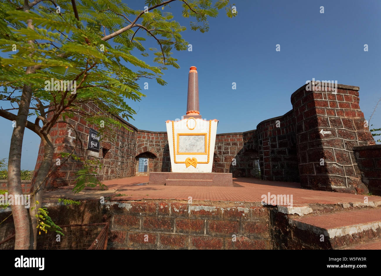 Southeast coast stone facade hi-res stock photography and images - Alamy