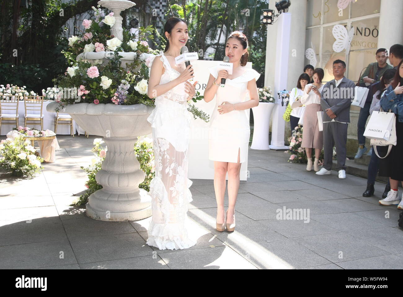 Ariel lin hi-res stock photography and images - Alamy