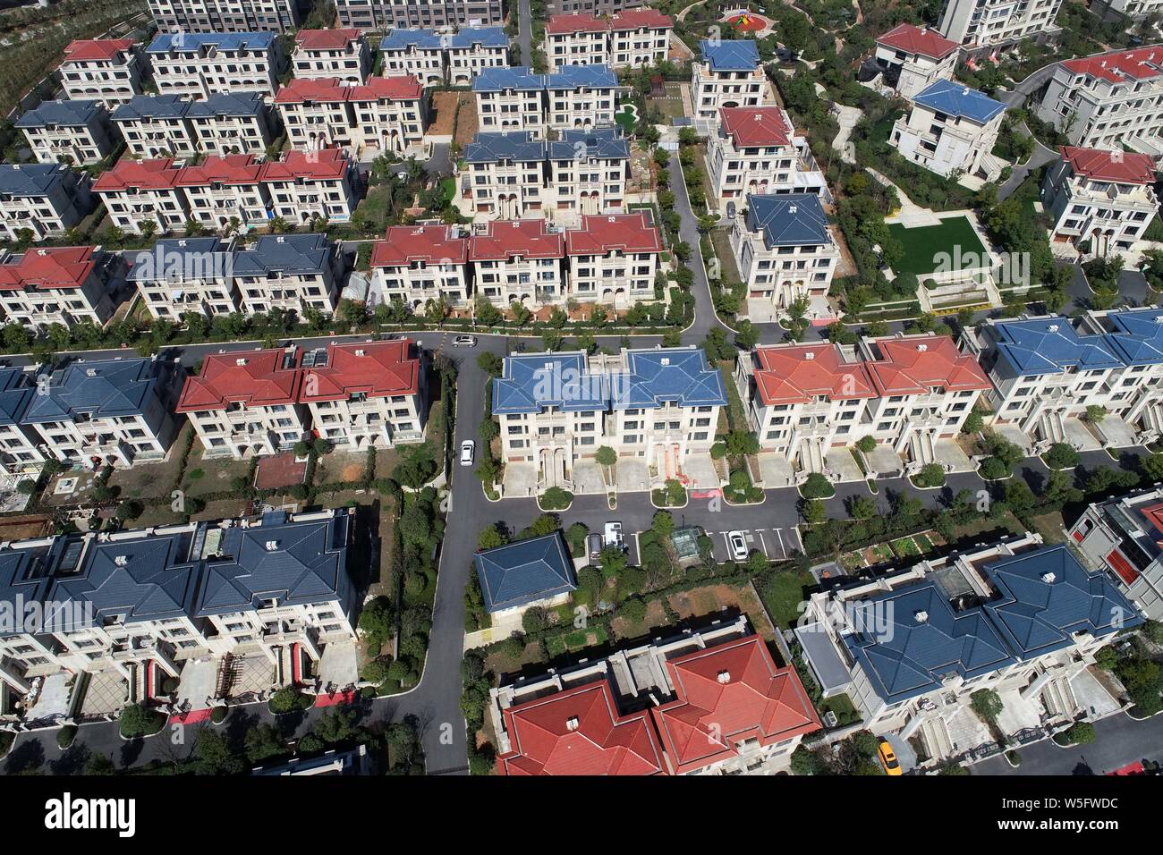 Cluster villas red blue hi-res stock photography and images - Alamy
