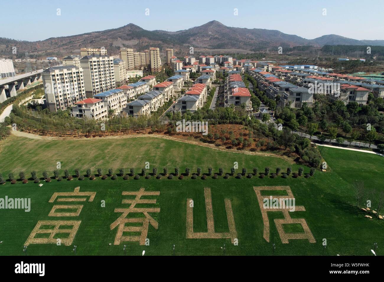 Cluster of roofs hi-res stock photography and images - Alamy
