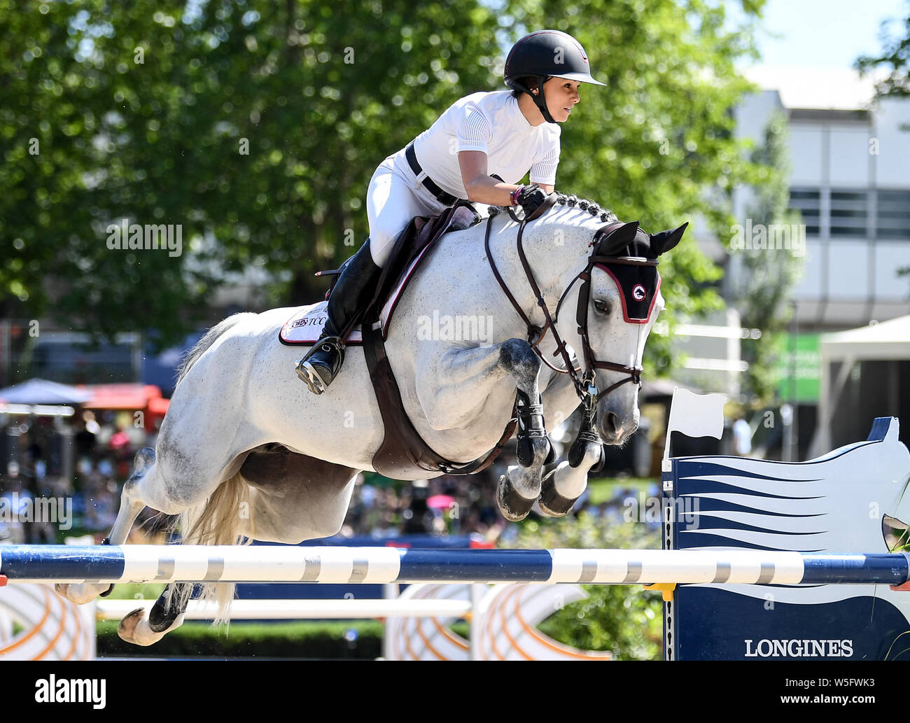 Georgina bloomberg jump hi-res stock photography and images - Alamy