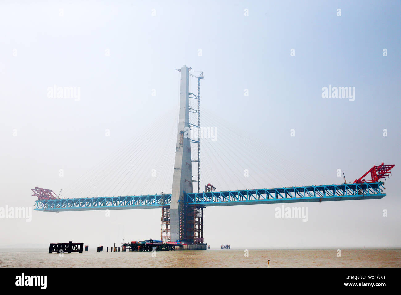 The world's longest cable-stayed bridge, the Hutong (Shanghai-Nantong ...