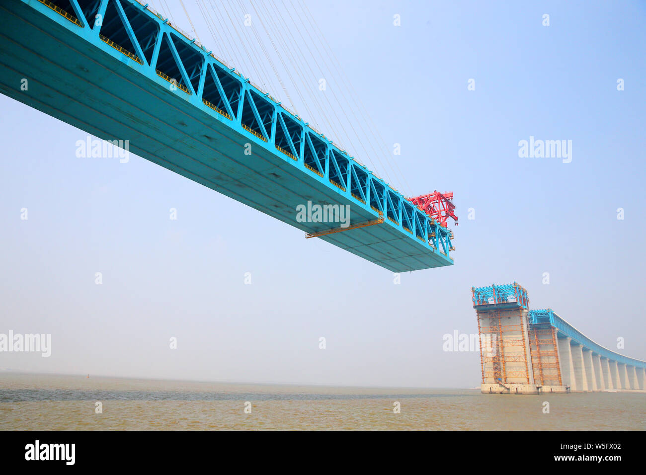 The world's longest cable-stayed bridge, the Hutong (Shanghai-Nantong ...