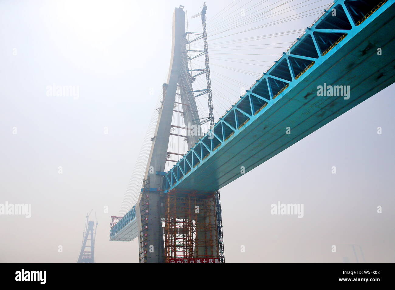 The world's longest cable-stayed bridge, the Hutong (Shanghai-Nantong ...