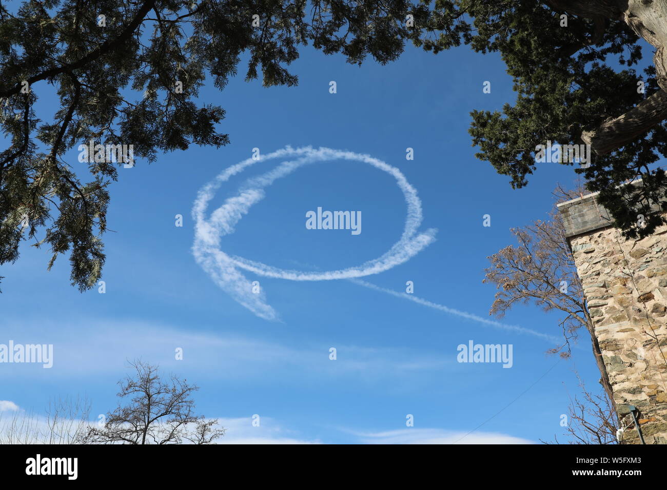 Ring-shaped cloud appears in the sky over the Beijing Western Mountains ...