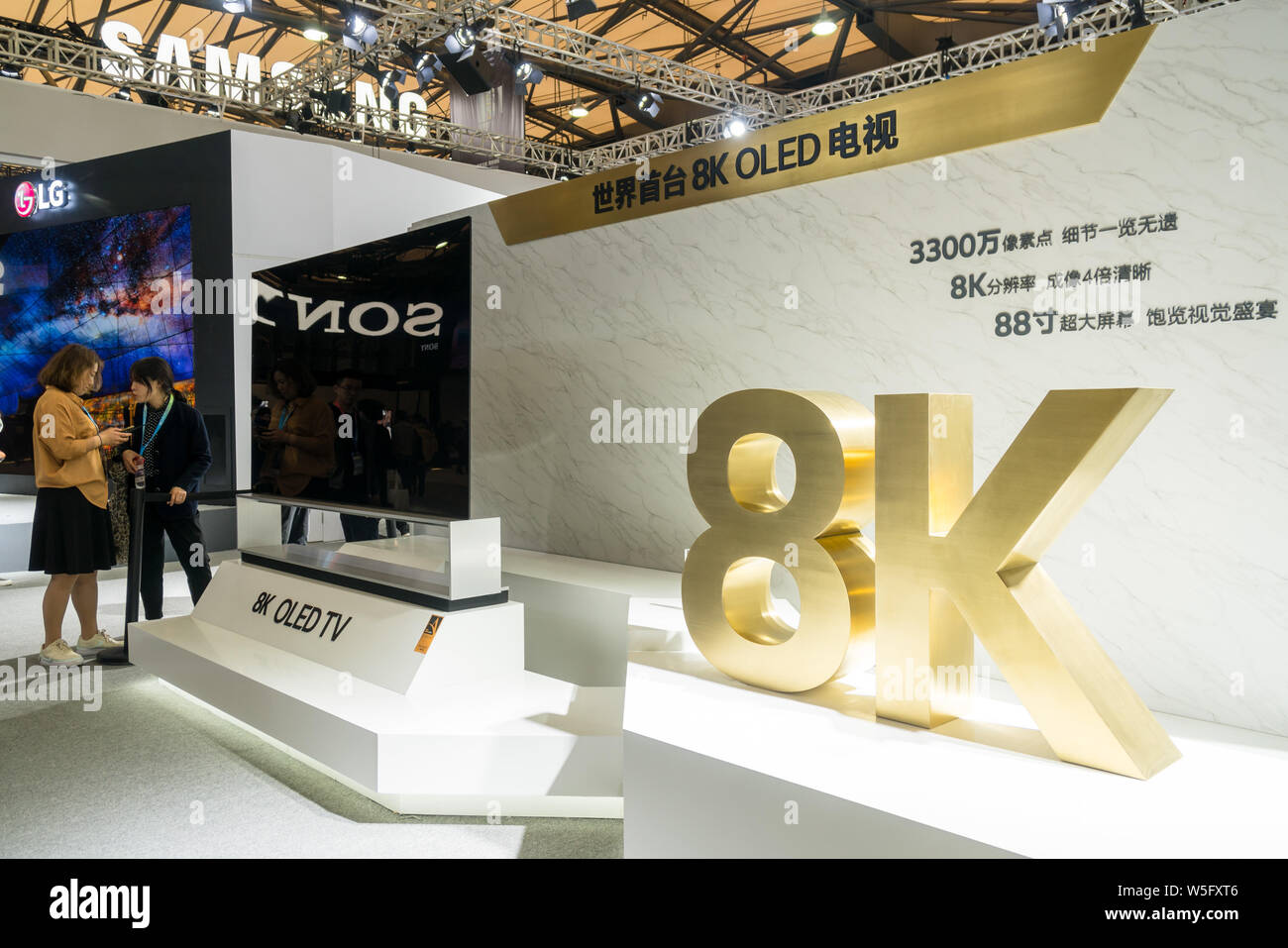 Oled television hi-res stock photography and images - Alamy