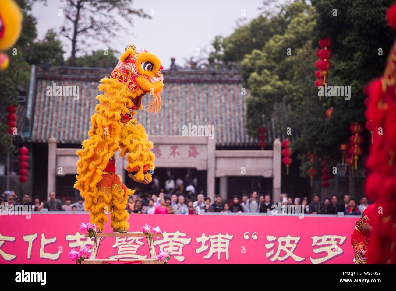 People attend the opening ceremony of the Boluo Dan Temple Fair ...