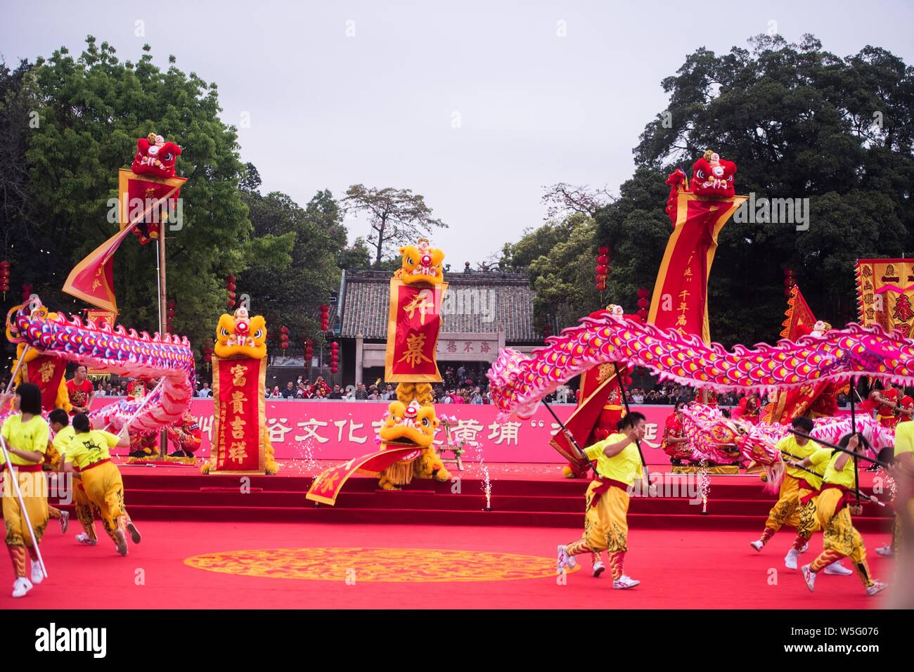 People attend the opening ceremony of the Boluo Dan Temple Fair ...