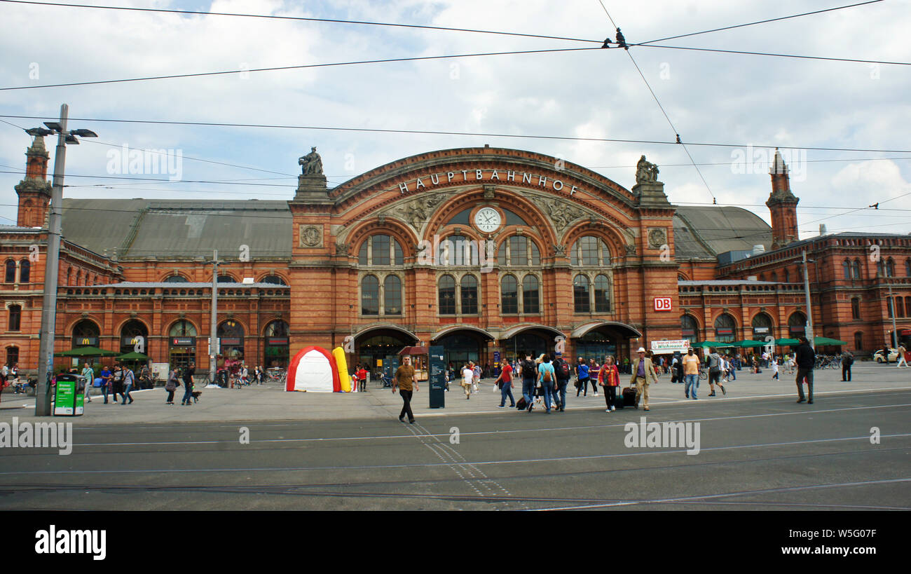 Bremen hauptbahnhof rail station hi-res stock photography and images ...