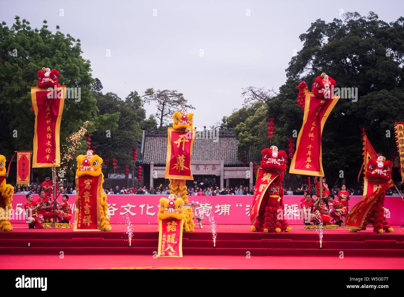 People attend the opening ceremony of the Boluo Dan Temple Fair ...