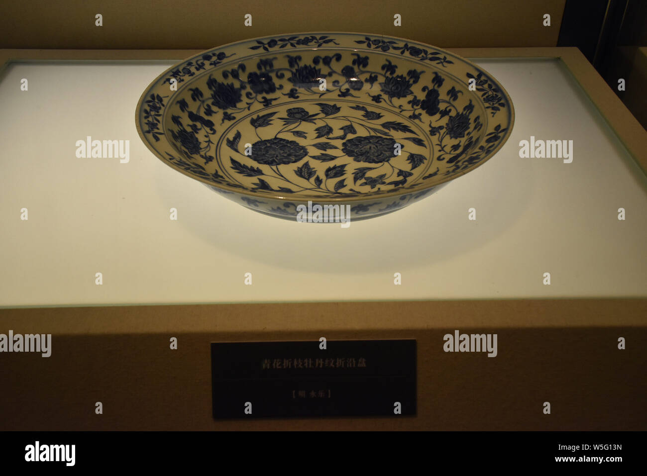 Porcelains are on display at the "Ancient Chinese Porcelain Art ...