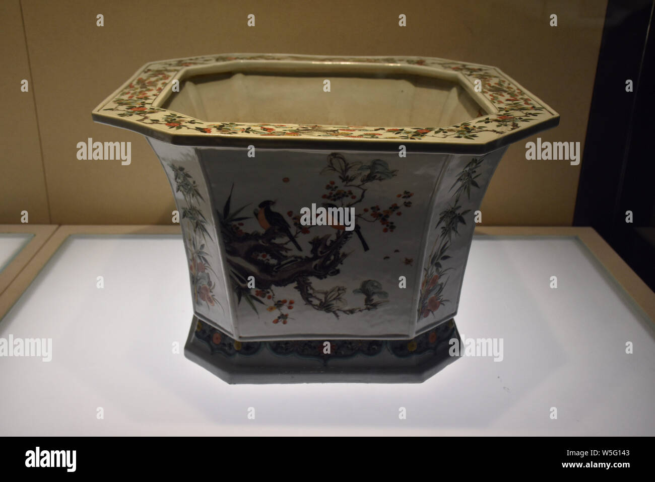 Porcelains are on display at the "Ancient Chinese Porcelain Art ...