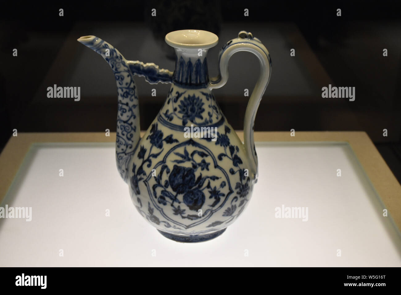 Porcelains are on display at the "Ancient Chinese Porcelain Art ...