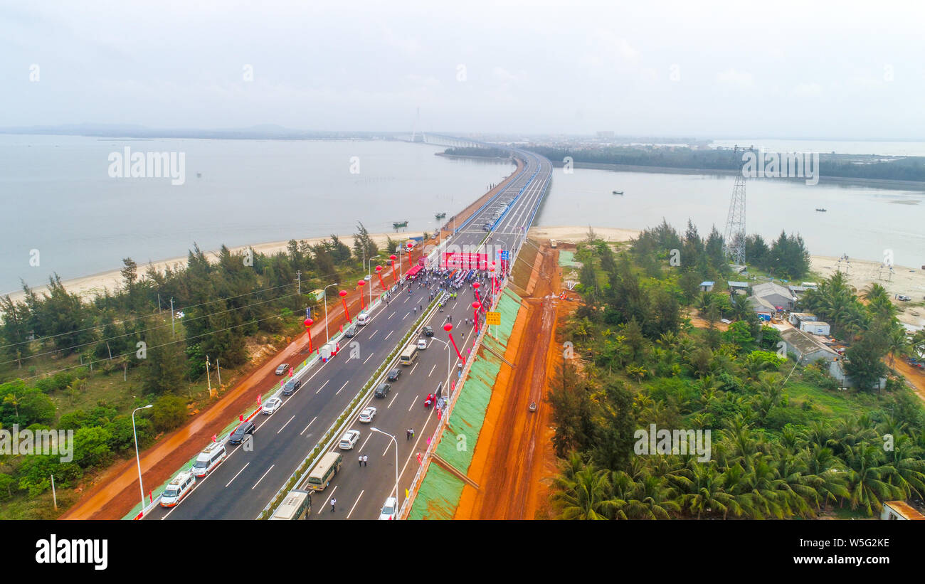 The Haiwen Bridge, China's first cross-sea bridge crossing active ...