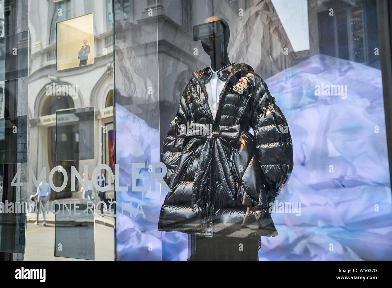Moncler Shop Window High Resolution Stock Photography and Images - Alamy