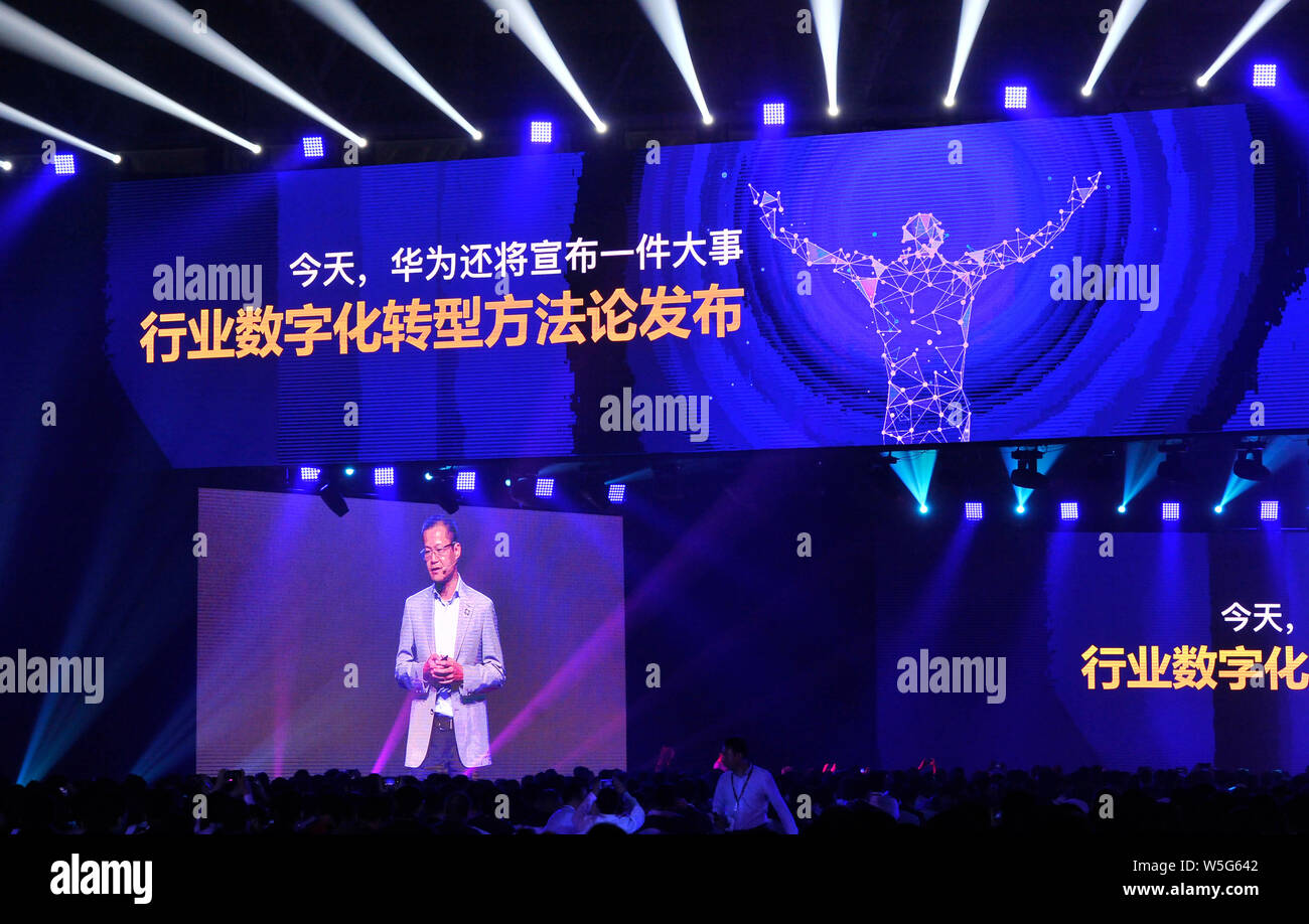 Cai Yinghua, the president of Enterprise Business in China, speaks at ...