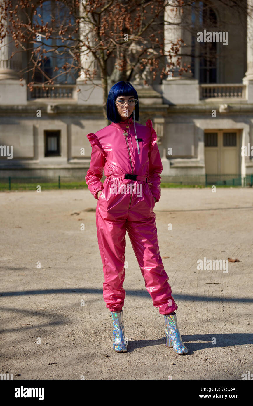 A trendy woman poses for street snaps during the Paris Fashion Week ...