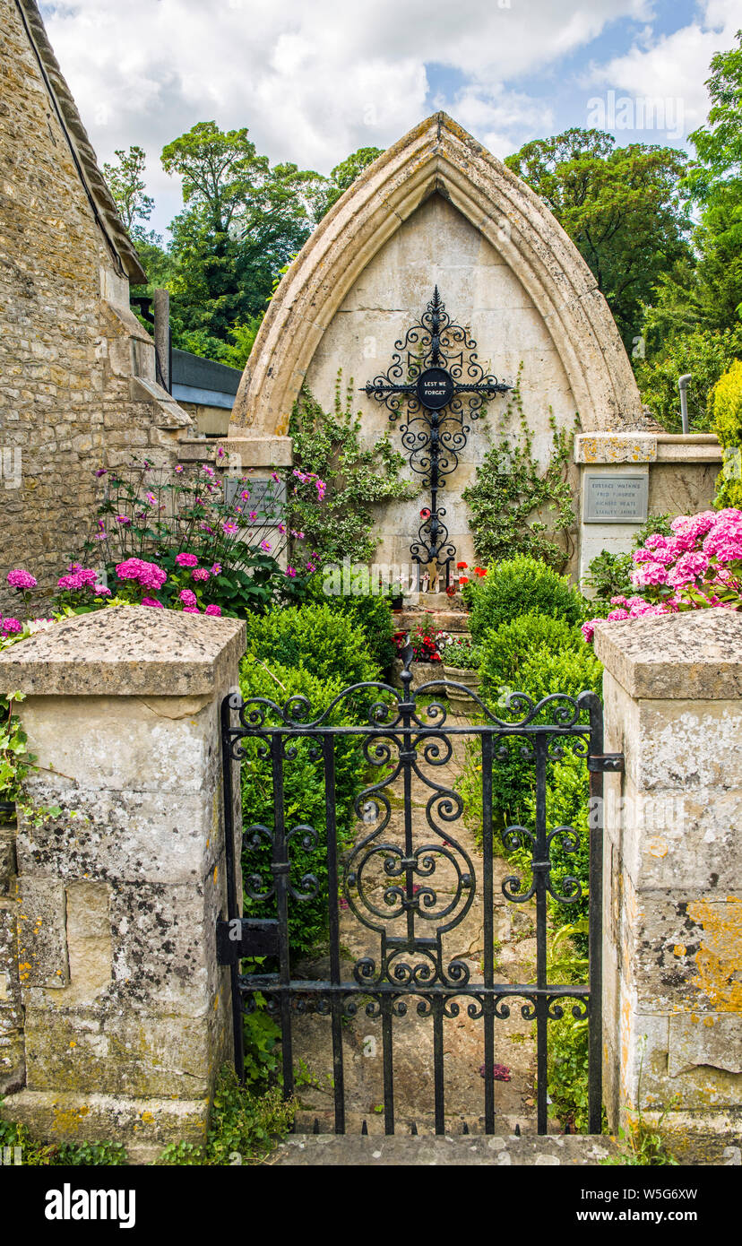 Pretty gates hi-res stock photography and images - Alamy