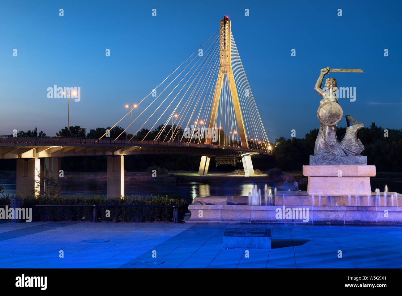 Mermaid monument hi-res stock photography and images - Alamy