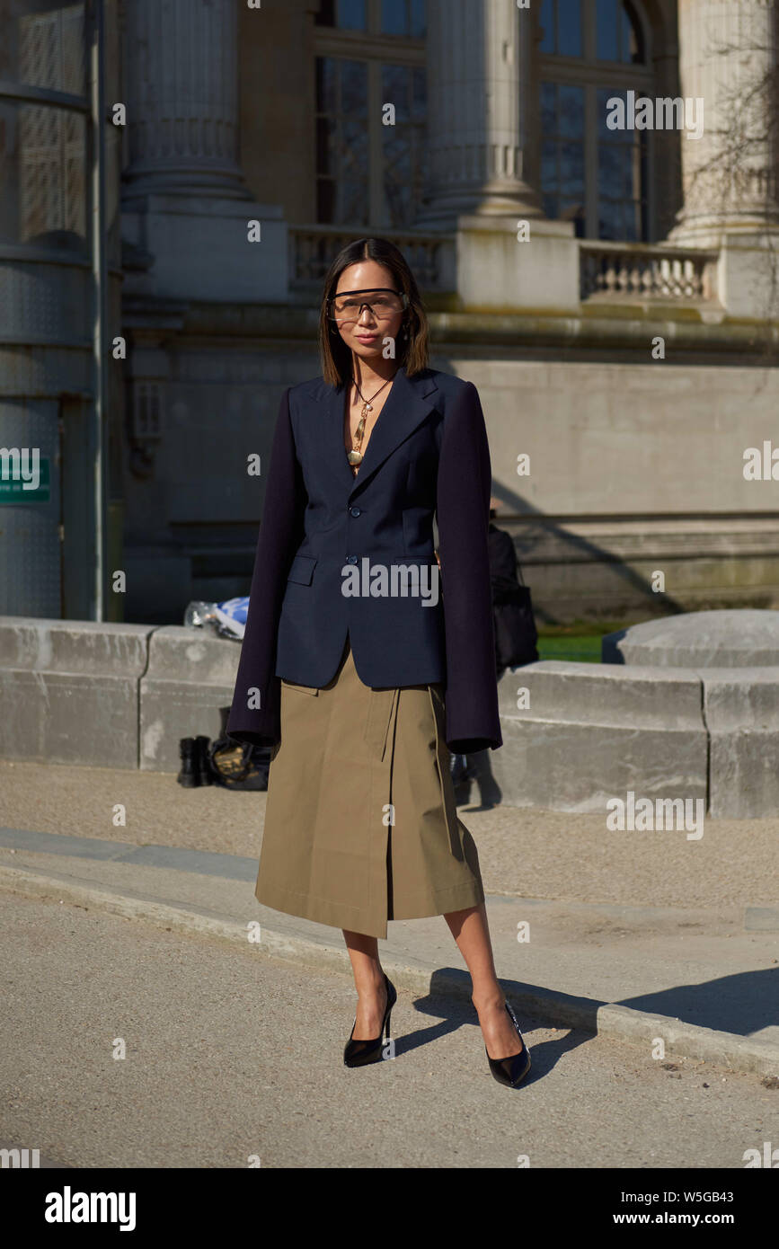 A trendy woman poses for street snaps during the Paris Fashion Week ...