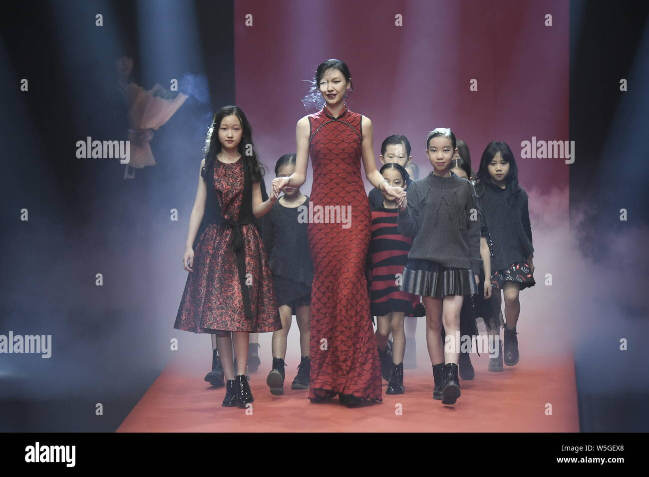 Blind model hi-res stock photography and images - Alamy