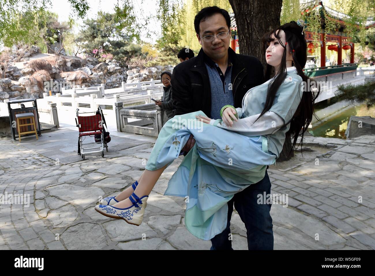 Lin daiyu hi-res stock photography and images - Alamy