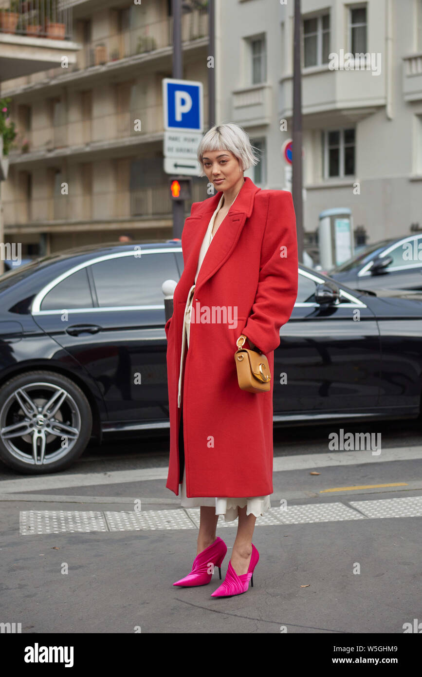 A trendy woman poses for street snaps during the Paris Fashion Week ...
