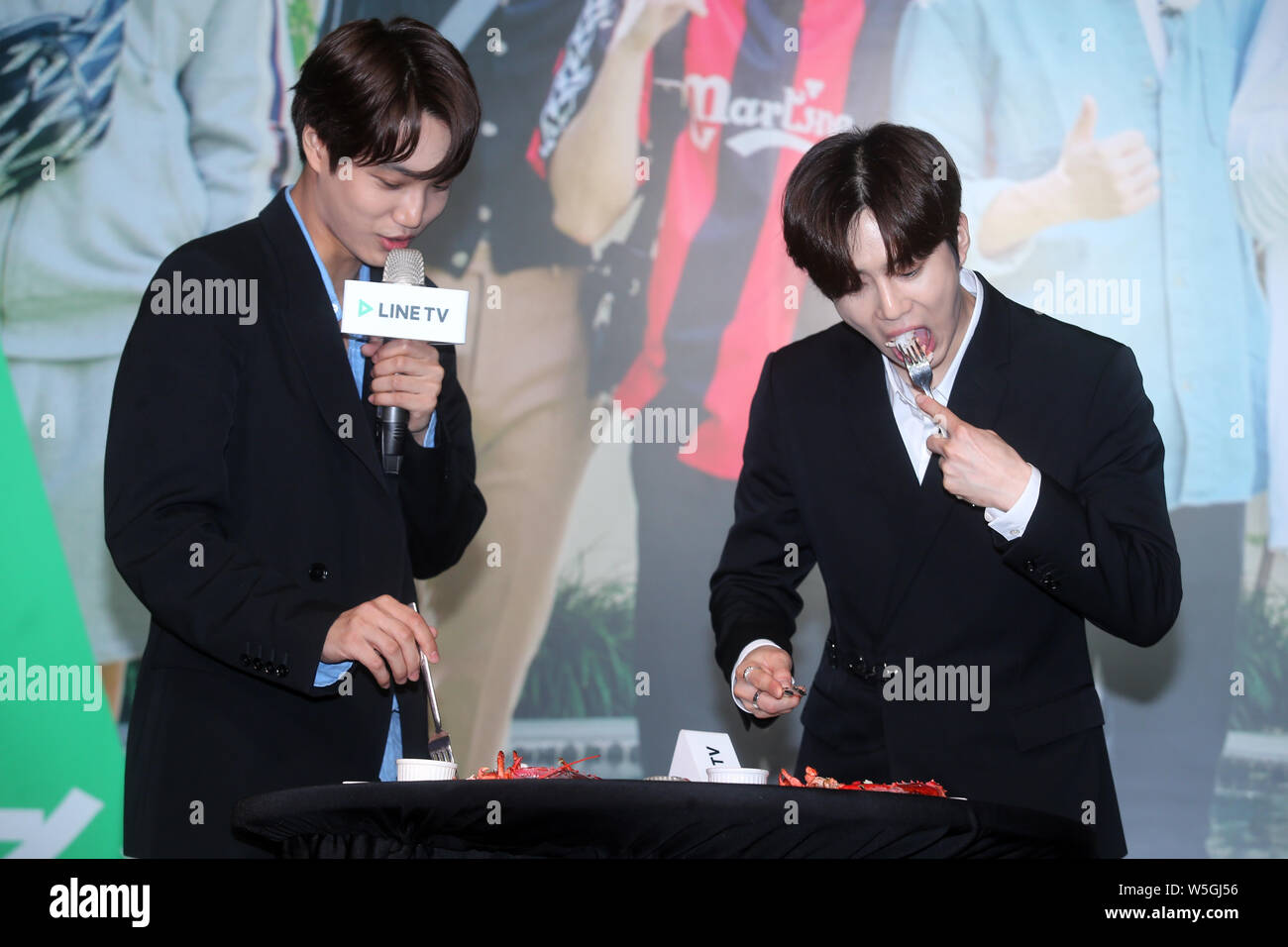 Exo boy band hi-res stock photography and images - Alamy