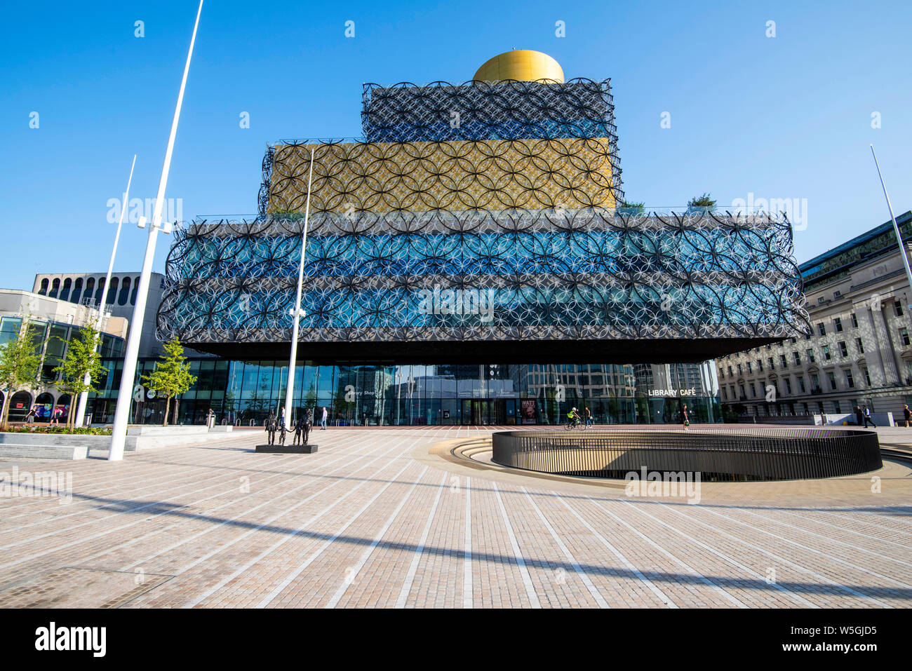 Birmingham library sculpture hi-res stock photography and images - Alamy
