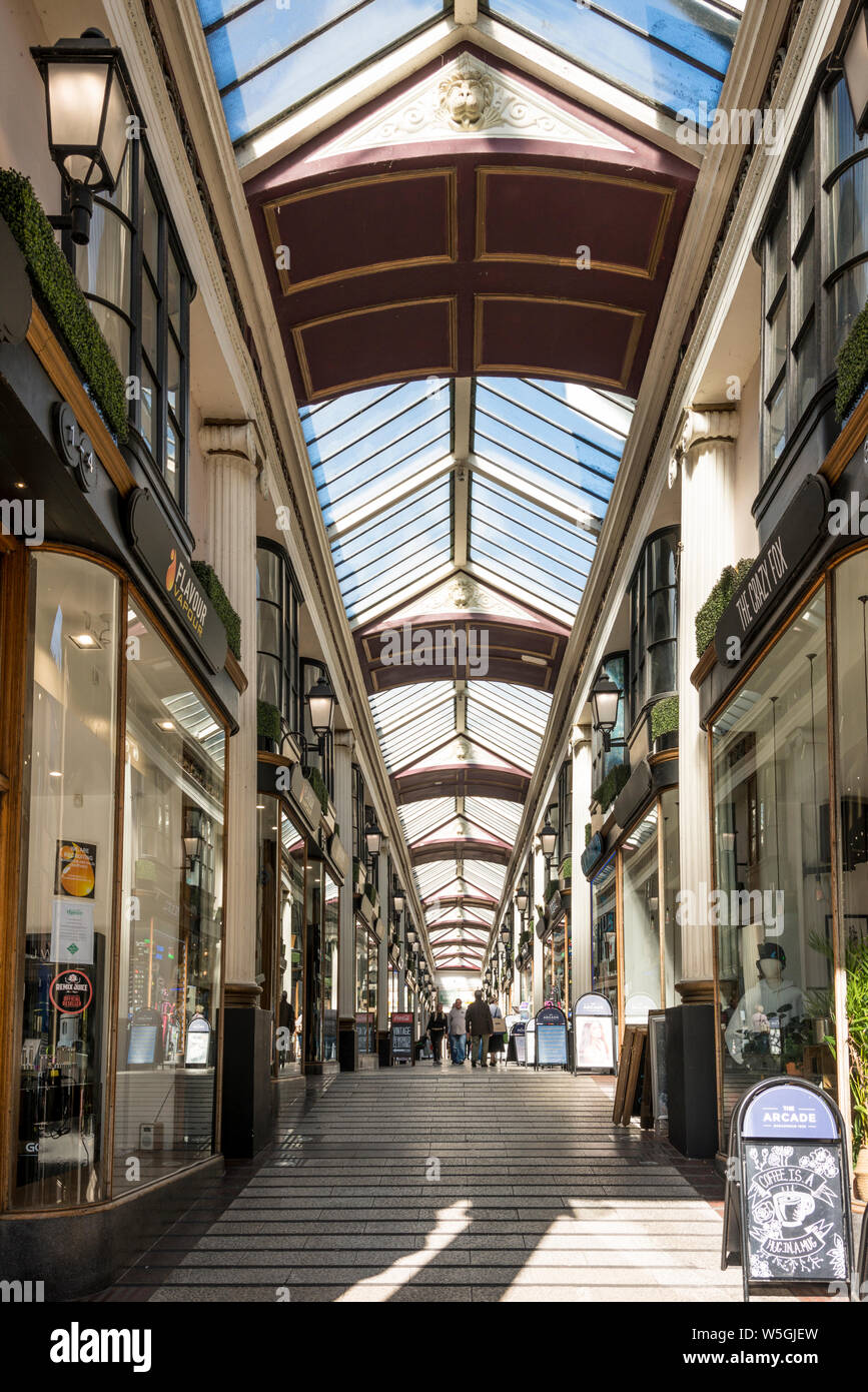Shops bristol hi-res stock photography and images - Alamy