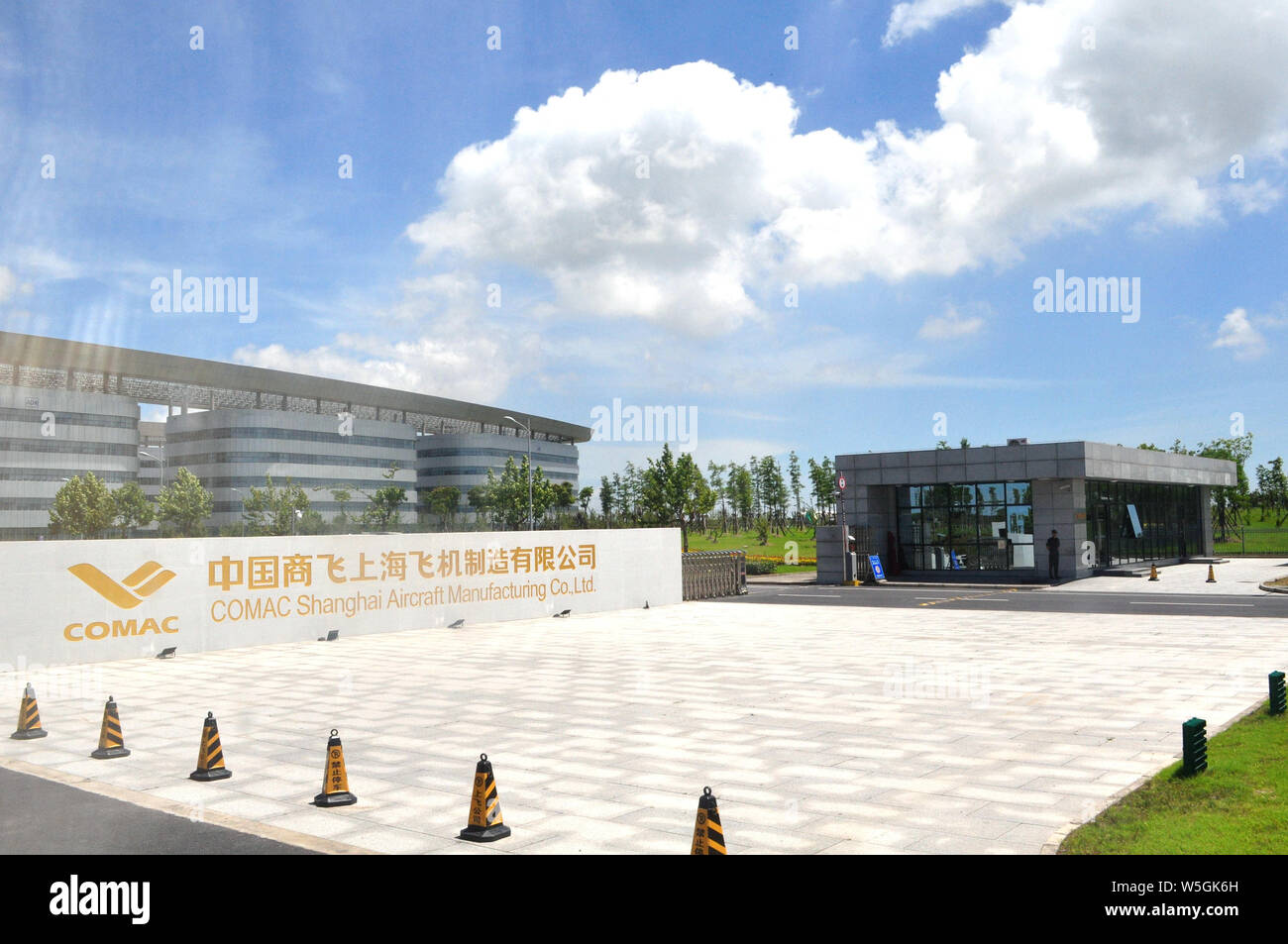 Jet aircraft manufacturing hi-res stock photography and images - Alamy