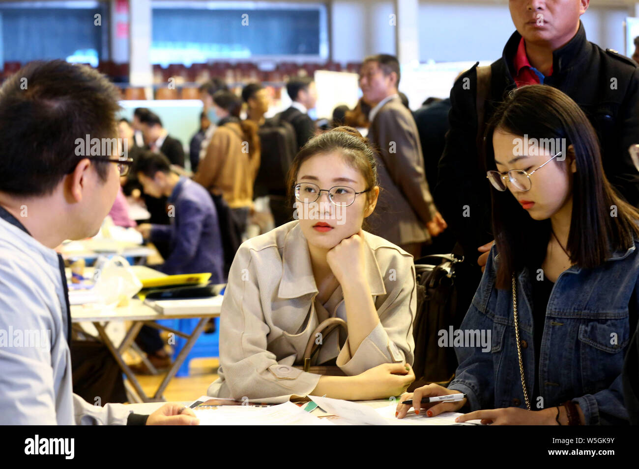 Female employe hi-res stock photography and images - Alamy