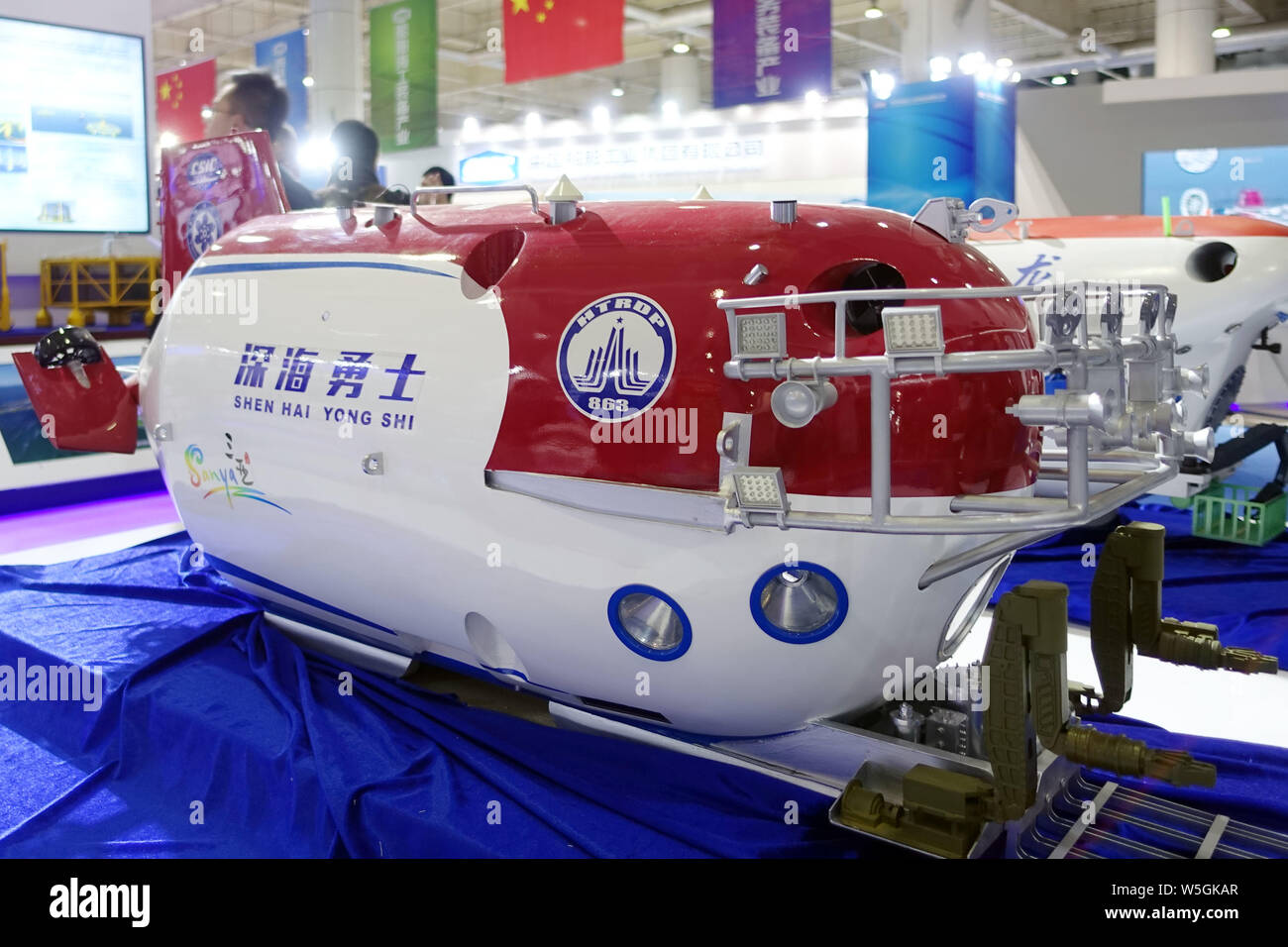--FILE--People look at a model of the manned submersible Shenhai ...