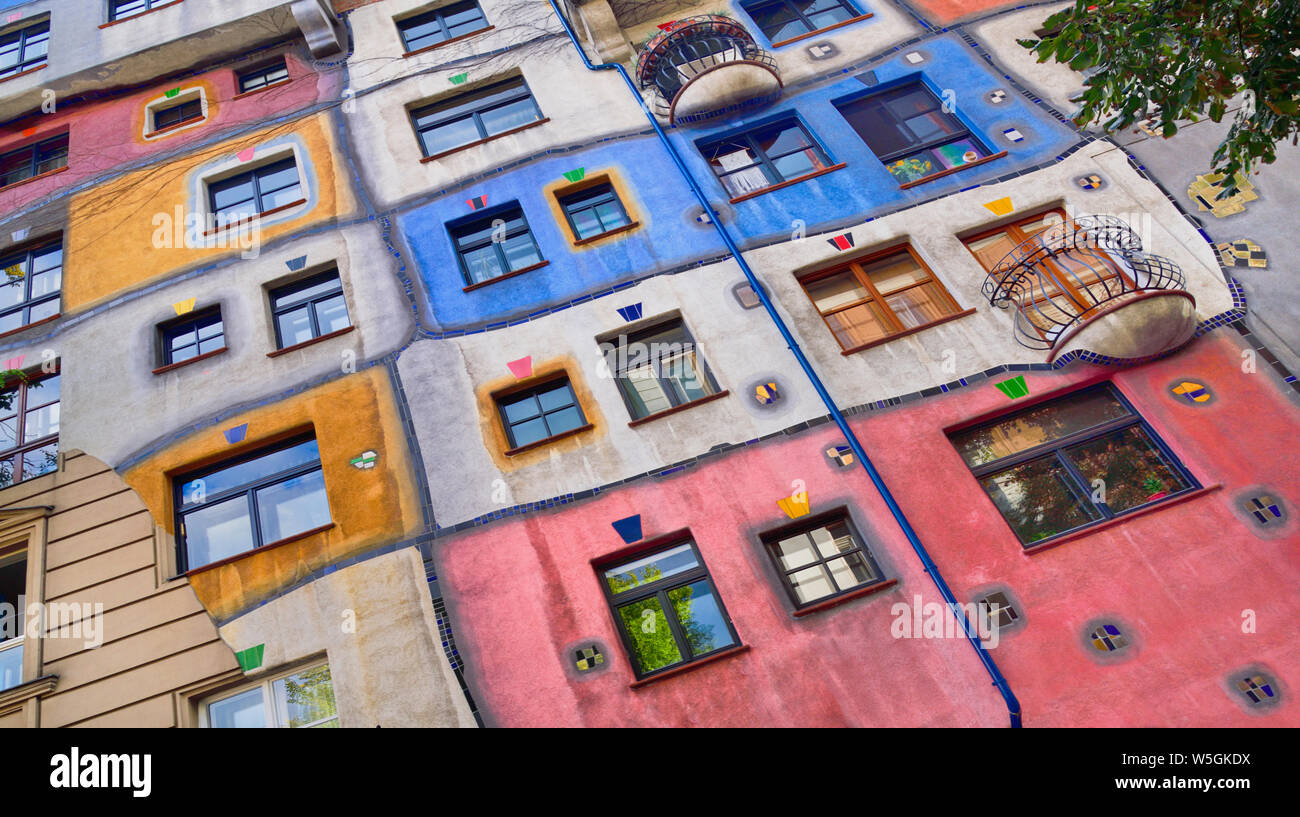 Austria, Vienna, the colourful Hundertwasserhaus apartment block, built ...