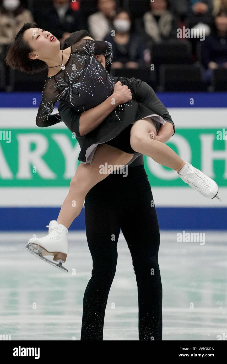 Chinese figure skaters Peng Cheng and Jin Yang compete in the Pairs ...