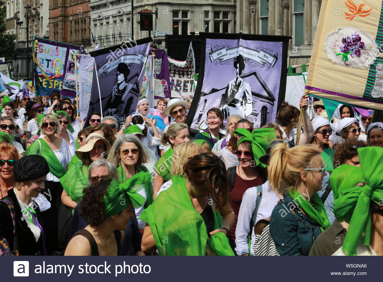 Women's support group hi-res stock photography and images - Alamy