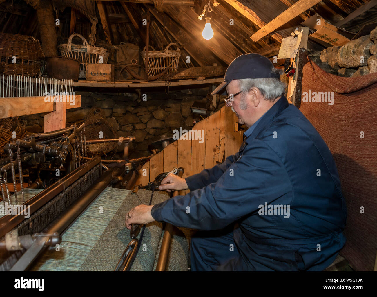 Loom machine hi-res stock photography and images - Alamy