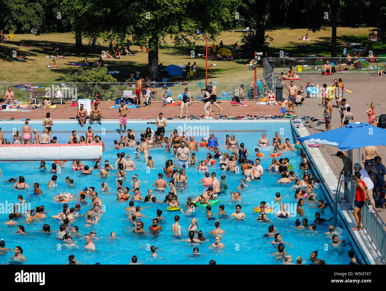 Pool crowded germany hi-res stock photography and images - Alamy