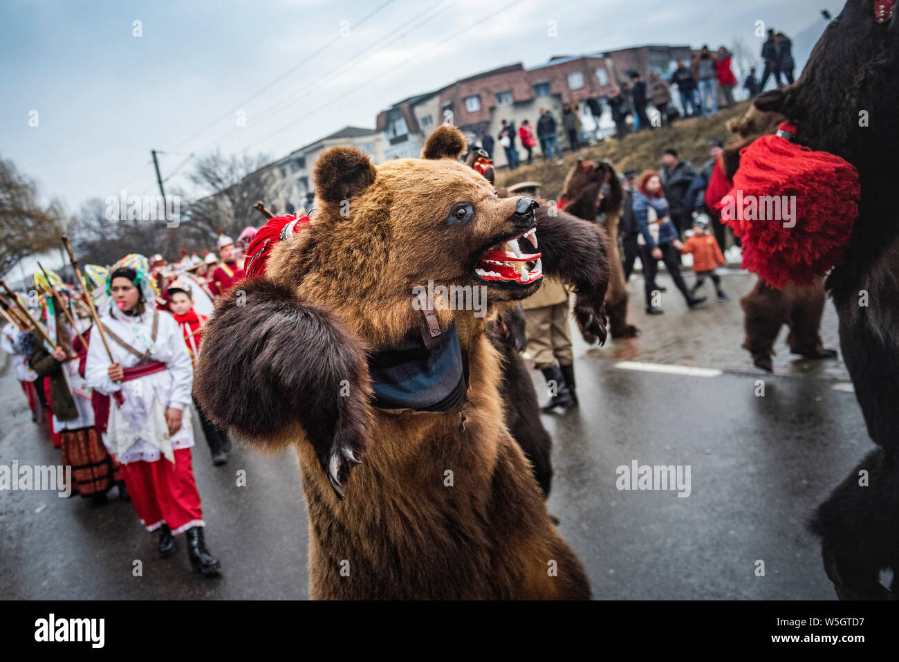 Dancing Romania High Resolution Stock Photography and Images - Alamy