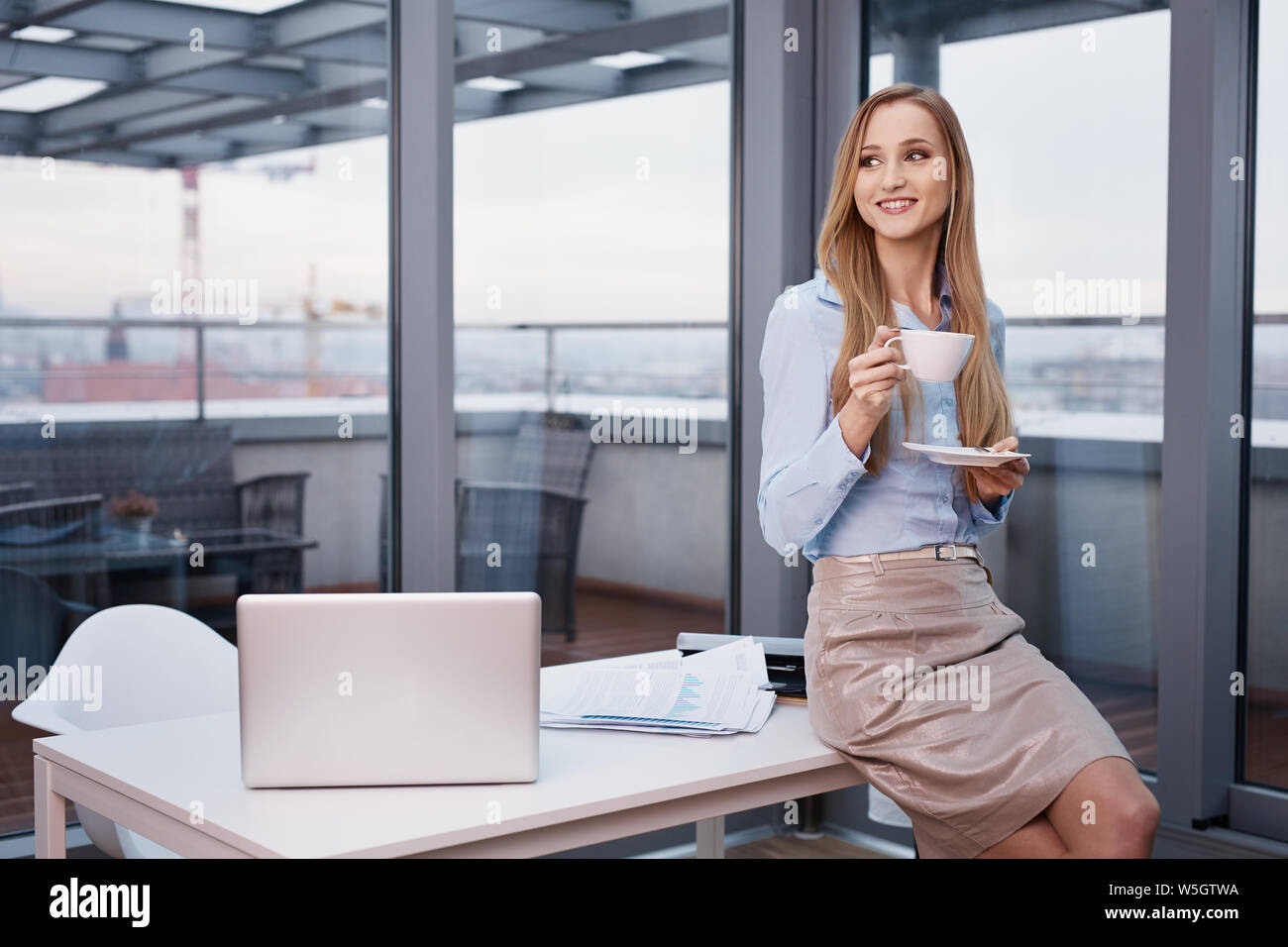 Coffee break office smile hi-res stock photography and images - Alamy