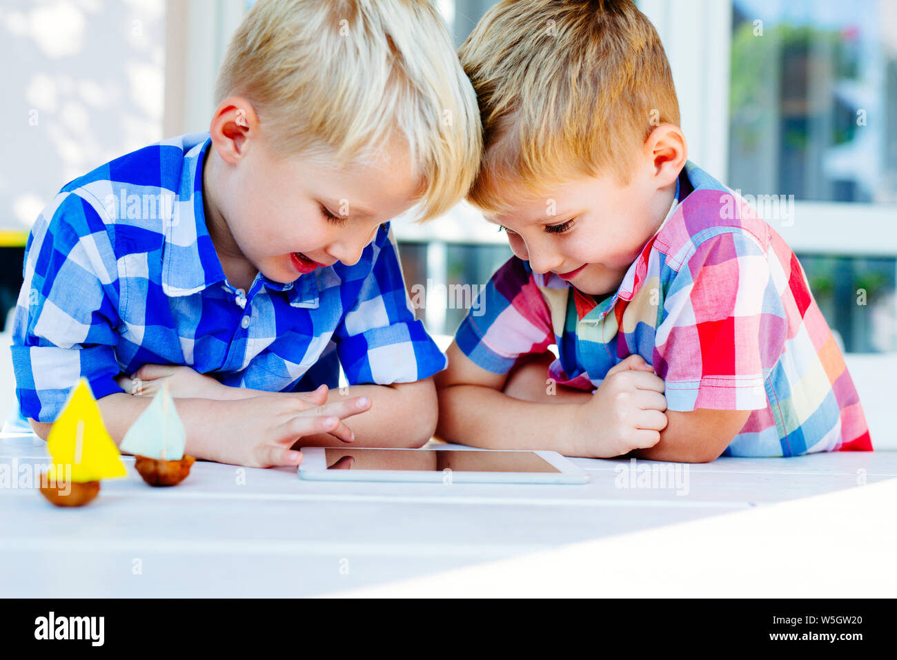 Digital twins hi-res stock photography and images - Alamy